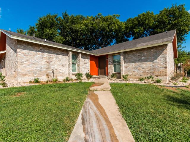 Luxury Duplex. Best Prices In South Austin! Steps from Hike & Bike Trail And Downtown!