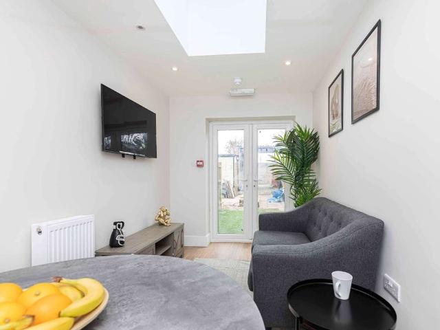 Luxury En Suite Furnished Double Rooms Room 4