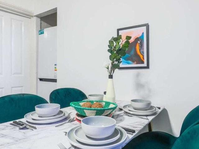 Luxury En Suite Rooms Available – Chapel Fields, Coventry  Room 1