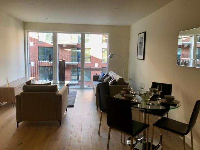 ✨ Luxury Ensuite Master in 2 Bed Riverside Apt