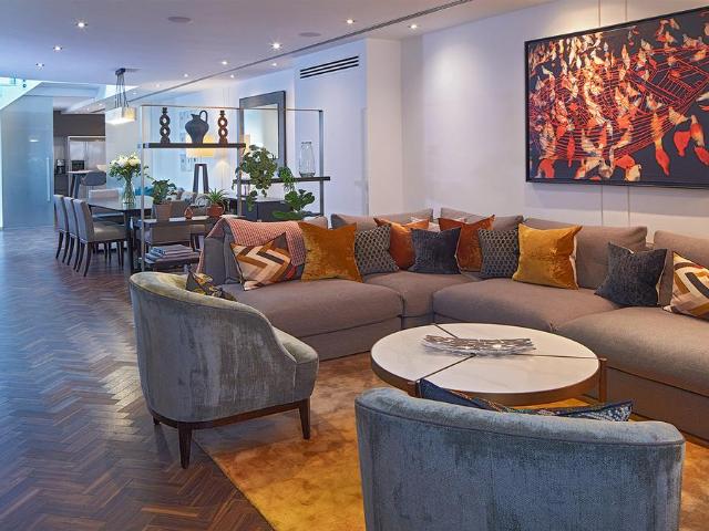 Luxury Four Bedroom Townhouse in Knightsbridge and 24/7 Concierge Serviced accommodation