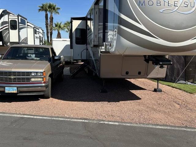 Luxury fifth wheel