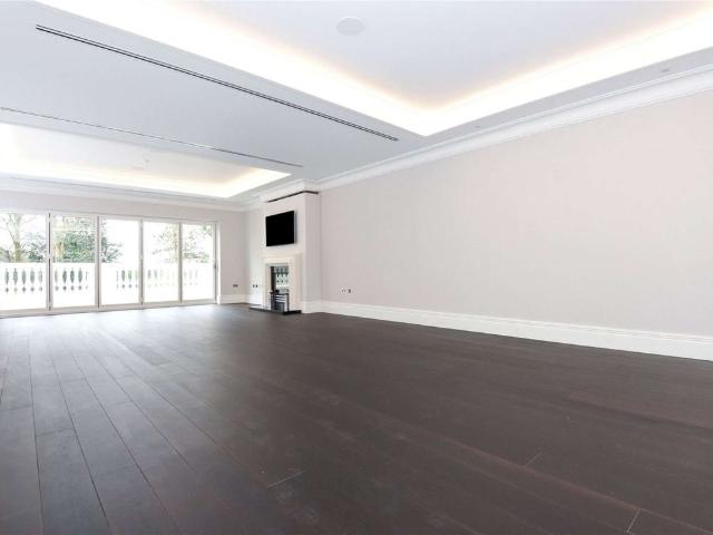 Luxury first floor apartment in a gated development of 10
