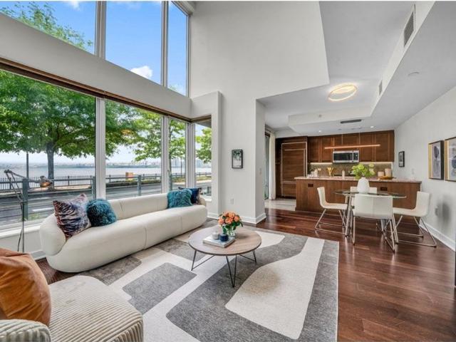 Luxury Flat for sale in Weehawken, New Jersey