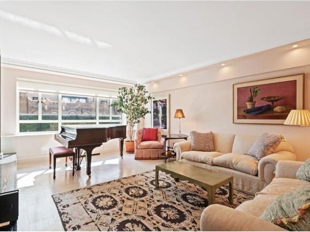 Luxury Flat for sale in New York