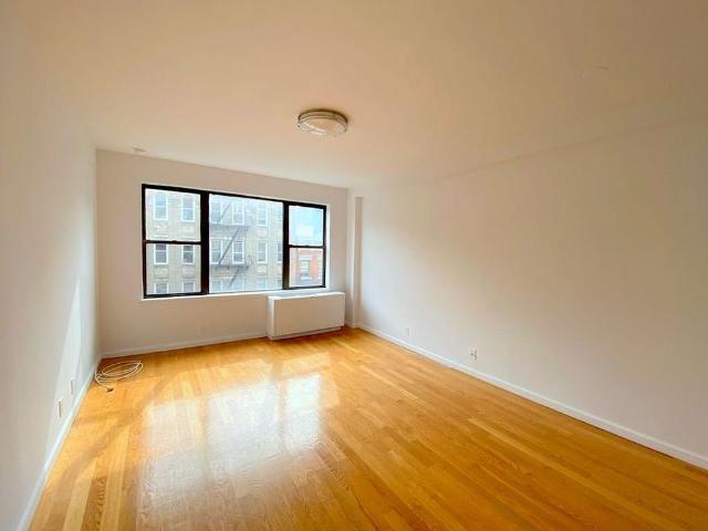Luxury Flat for rent in 67 East 3rd Street, New York