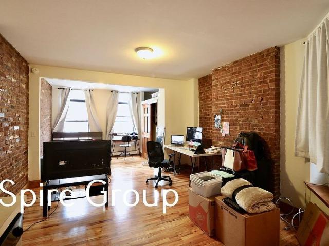 Luxury Flat for rent in 814 Tenth Avenue, New York