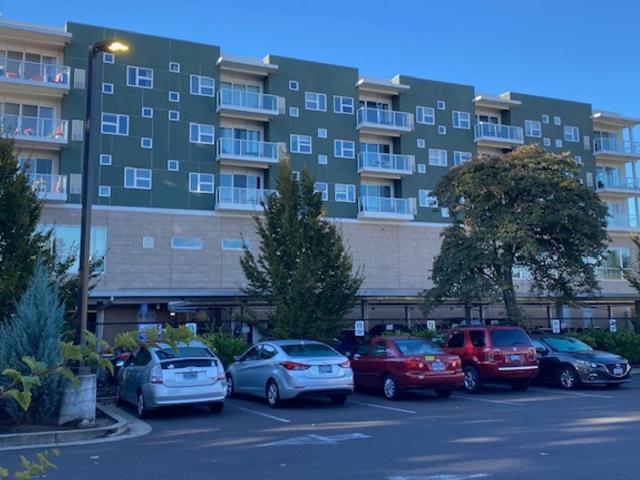 Luxury Fully Furnished Condo Downtown Salem Is Available