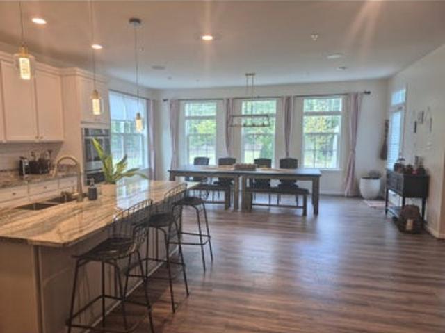 LUXURY FURNISHED MASTER SUITE IN NEW DESIGNER HOM
