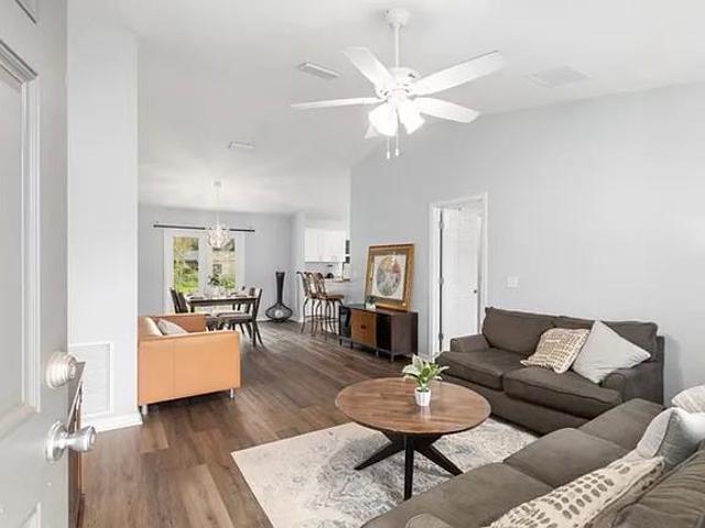 Luxury Furnished Room in a Peaceful Neighborhood