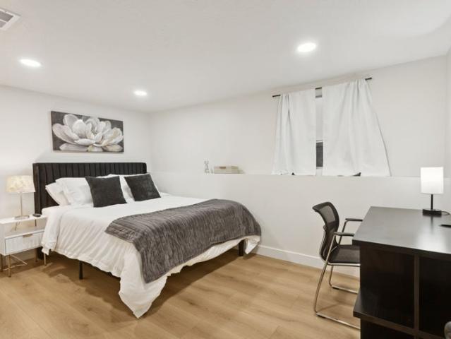 LUXURY FURNISHED ROOM RENTALS _ALL UTILITIES INCL