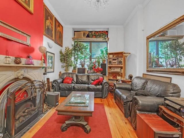 Luxury House for sale in Harlem, United States