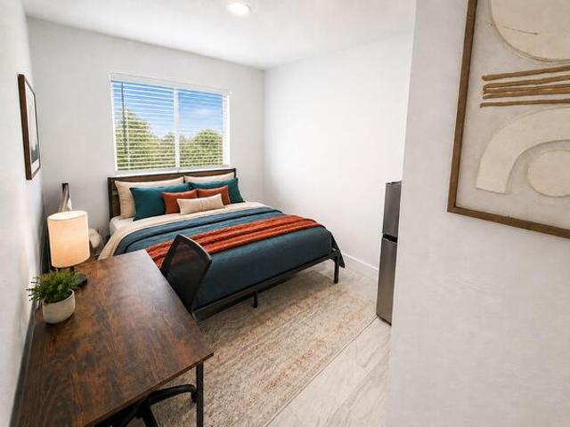 LUXURY HOMES LAST ROOM AVAILABLE New CoLiving near Kirkman Rd and Universal | Managed by a Top Rated Host | Personal Mini Fridge in the rooms High Speed Wi Fi 7 | On Site Laundry | Secure, Private, Furnished Rooms