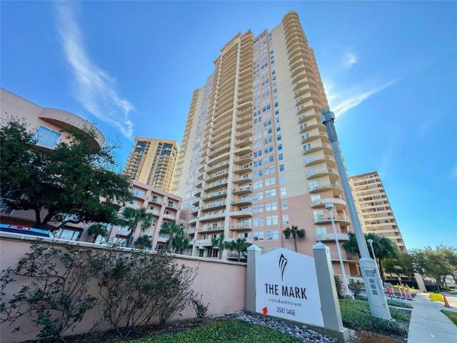 Luxury high rise condo, looking for a roommate