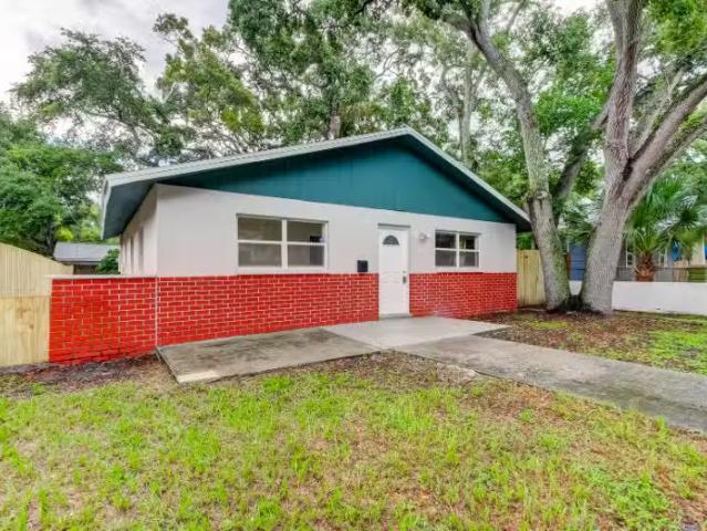 Luxury In the heart of Saint Pete, 3 Bed, 2 Baths Huge separat.