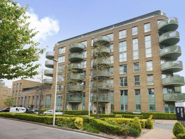 Luxury one bed with Balcony, Gym, Concierge SE3