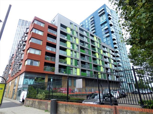 Luxury one bed apartment with Balcony, Stratford