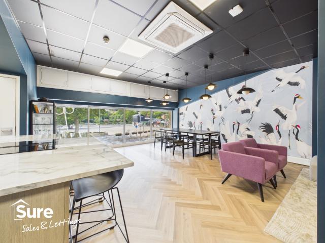 Luxury One Bedroom Apartment in Marlowes: Gym, Business Hub, and Town Centre Living