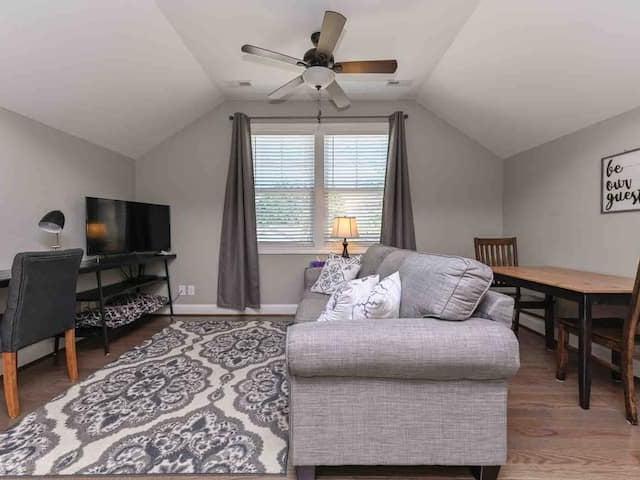 Luxury Loft Retreat l Fully Furnished l Travel Nu