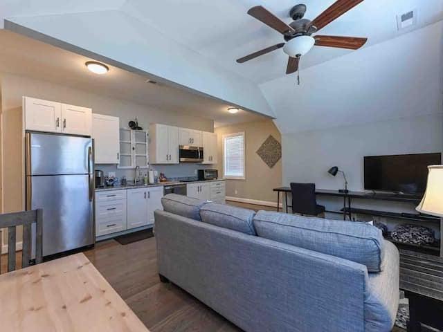 Luxury Loft Retreat l Fully Furnished l Travel Nu