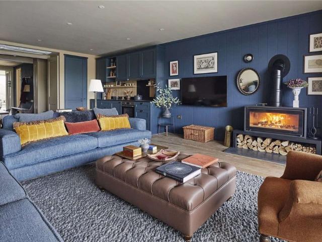 Luxury Lakeside apartments, fully serviced by The Lakes by YOO concierge and security teams