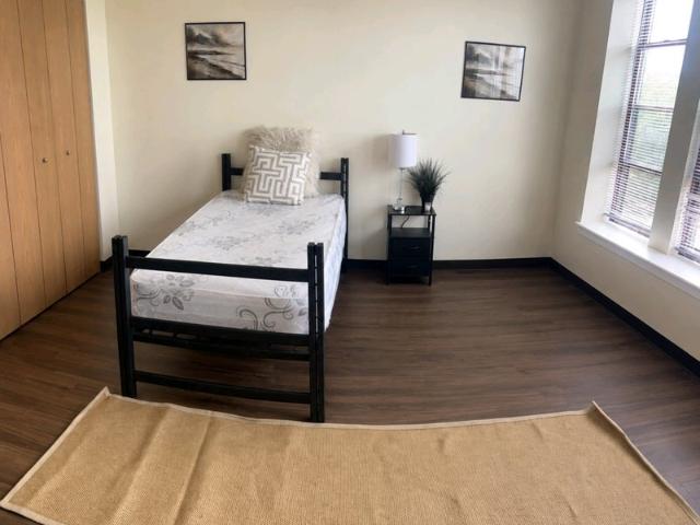 LUXURY LIVING NEAR UNIVERSITY