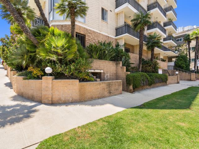 Luxury Living at 1377 S Beverly Blvd, Los Angeles, CA 90024