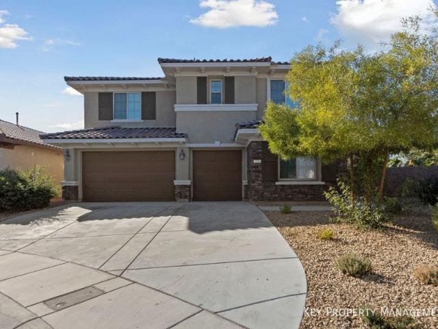 Luxury Living in Henderson's Tuscany: Spacious 4 Bedroom Home with Expansive Yard & More!