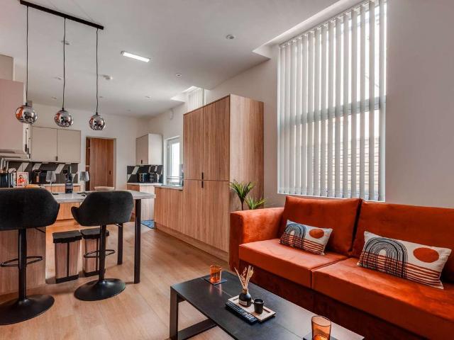 LUXURY LIVING IN L9 – Stunning 6 Bed All En Suite Home with 4 Studio Rooms & Kitchenettes – Brand New, Unmatched Quality Room 2