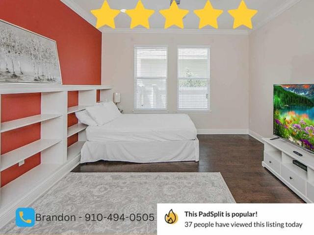 Luxury living just 30 minutes from Disney and 5 mi
