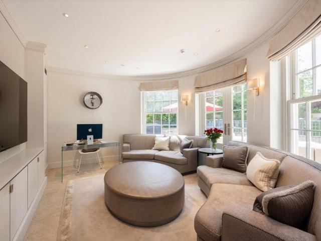 Luxury living with world class amenities in North London’s most exclusive setting