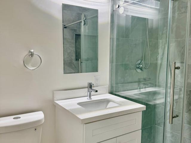Luxury Luxury Luxury! Extra Large Remodeled Studio