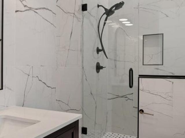 Luxury Main_Floor Bedroom + Private Bath | 3 Min D