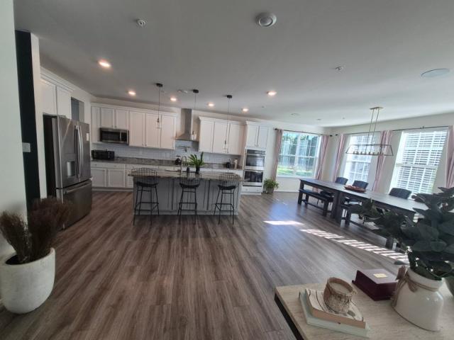 Luxury Master Style Suite in New Upscale Home
