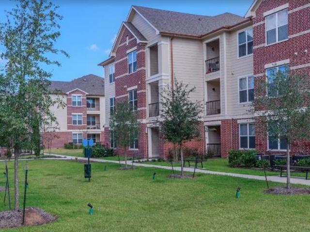 Luxury Missouri City Apartment