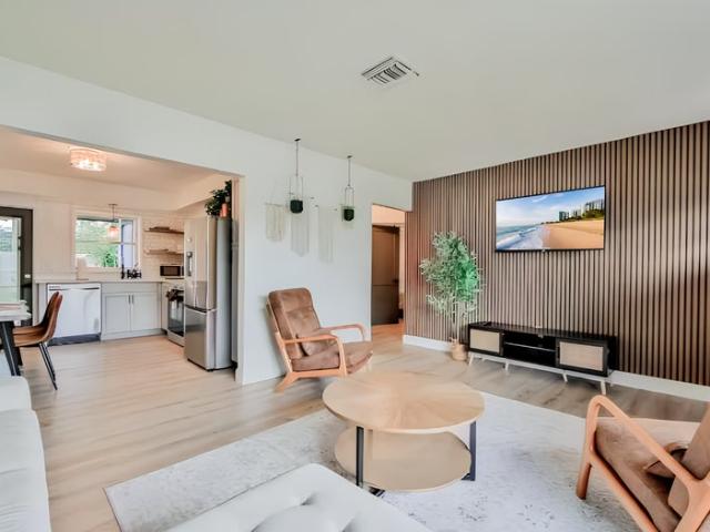 Luxury Sarasota Oasis Close to Beach with large ro