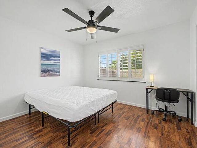 Luxury Scottsdale Home Large Bedrooms Beautiful yard, Professionally Managed and more!