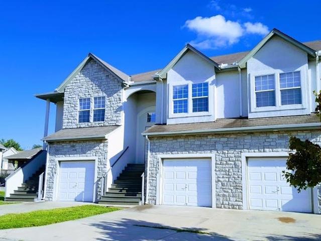 Luxury & Spacious 3 Bedroom Townhome in prime loc