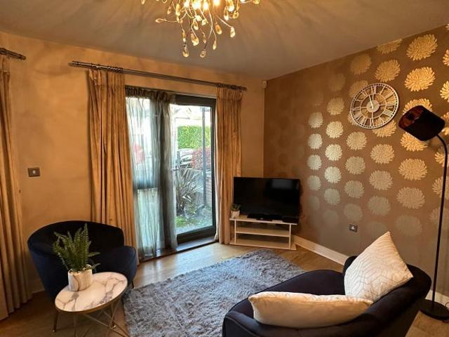 Luxury Spacious 2 Bedroom Apartment Available