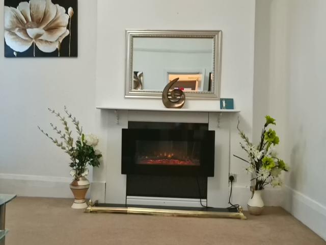 LUXURY* Spacious FULLY FURNISHED 2 Bedroom apartment* *Private Parking*Close to City Centre*HOSPITALS*UNIVERSITIES*STUDENTS