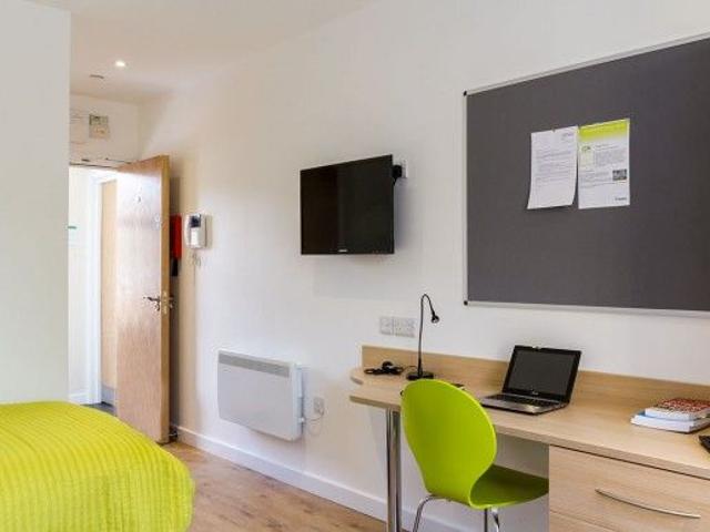 LUXURY STUDENT ACCOMMODATION STUDIOS FROM £130 PW