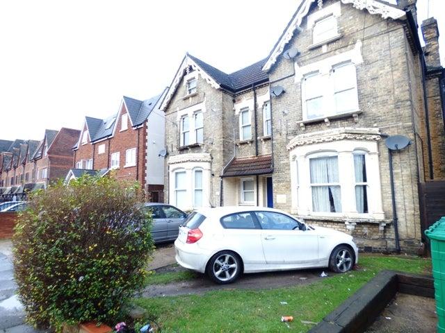 Luxury Studio Flat Communal Gardens, Ilford IG1