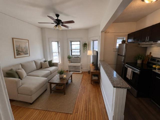 Luxury Style 1BR | High Ceilings | Updated Kit