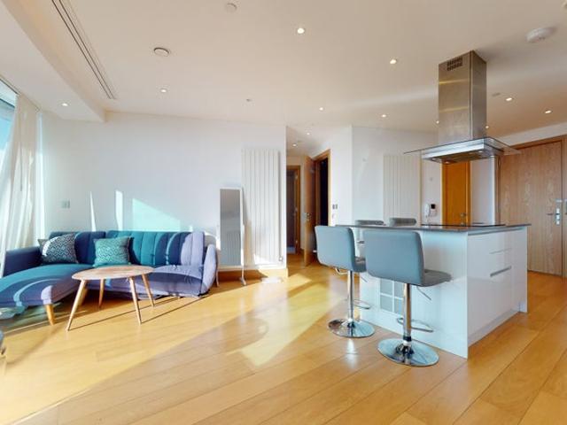 Luxury Room, 41st Floor Arena Tower, E14