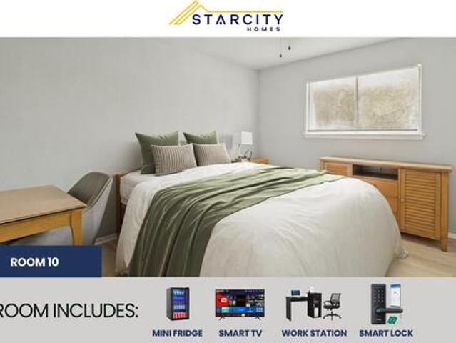 LUXURY ROOMS Modern & Large San Antonio Home by StarCity Homes! | Madrid Manor