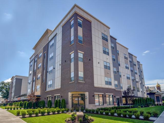 Luxury Rental With Private Parking