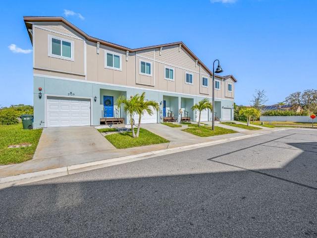 Luxury Townhome with Garage and Community Pool and Gym – Minutes from PIE Airport 2 Bedroom Home for Rent at 3301 Whitney Rd, Clearwater, FL 33760