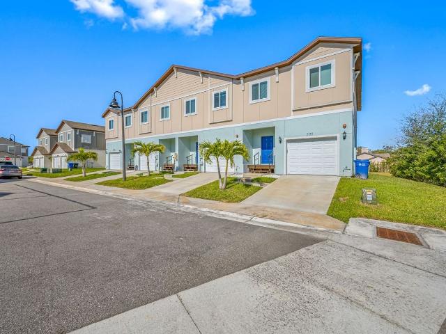 Luxury Townhome with Garage and Community Pool and Gym – Minutes from PIE Airport 2 Bedroom Home for Rent at 3301 Whitney Rd, Clearwater, FL 33760