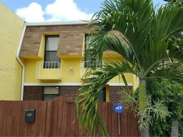 Luxury Townhouse for rent in North Miami, United States