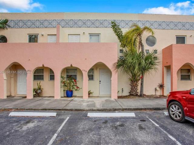 Luxury Townhouse for rent in Opa locka North historical, United States